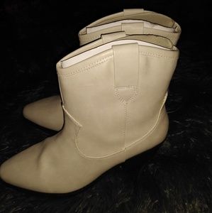 Universal Thread | Shoes | Off White Ankle Height Cowboy Boots | Poshmark